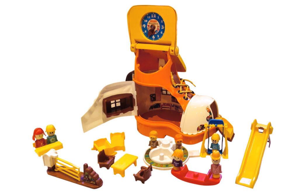 Close ‘n Play Automatic Phonograph from Kenner (1966) | Toy Tales